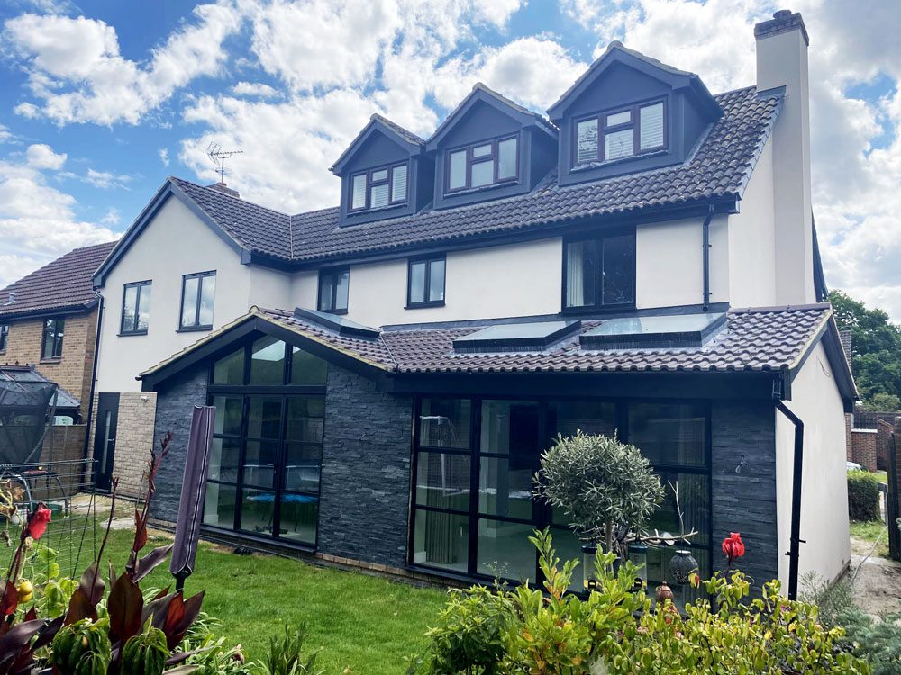 We install all popular render systems and self-compacting liquid screed.